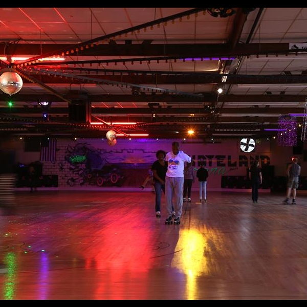 Skateland Arena Roller Rink 810-686-6110 Birthday Party | Lazer Tag